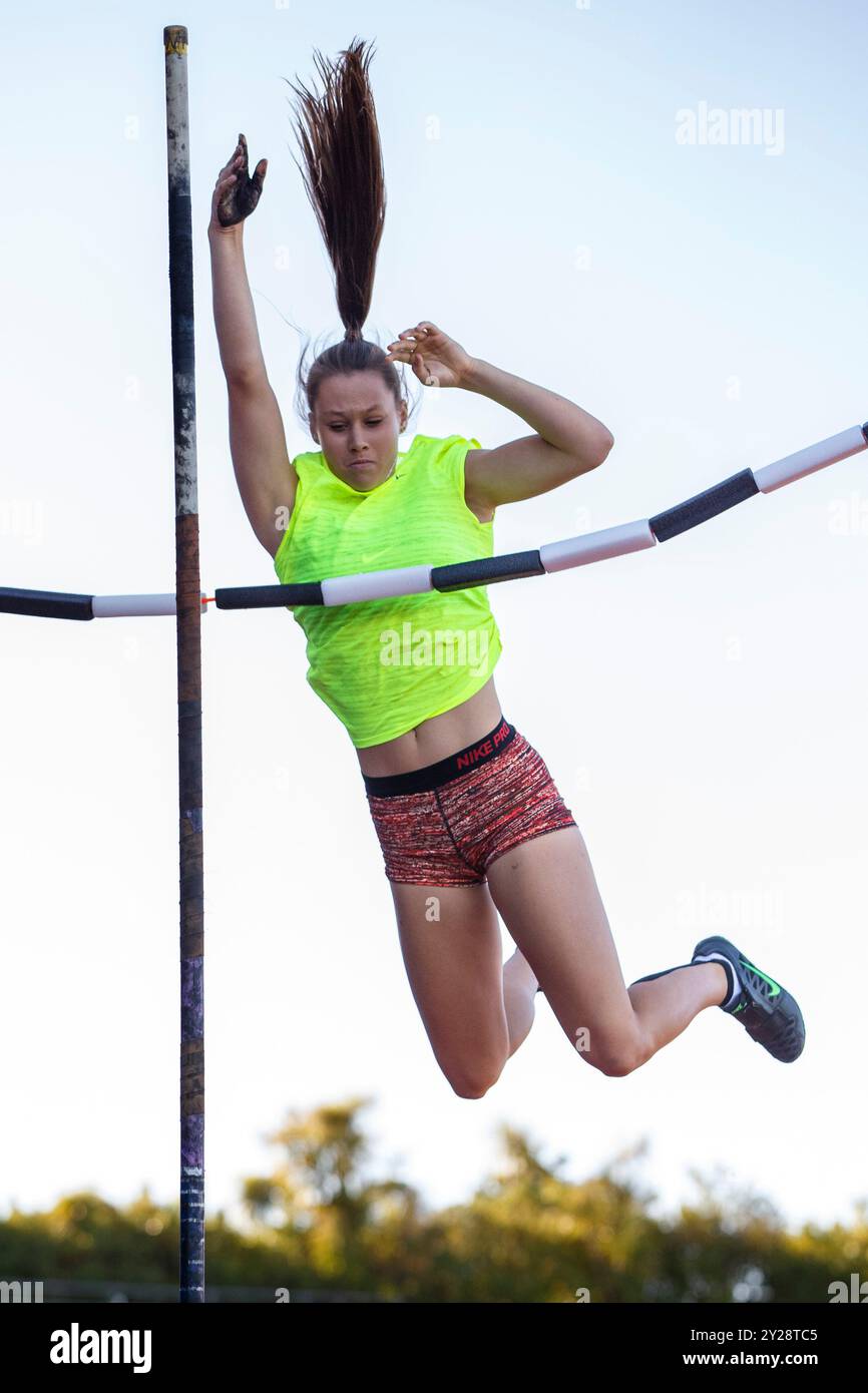 Olivia McTaggart a New Zealand track and field athlete who competes in ...