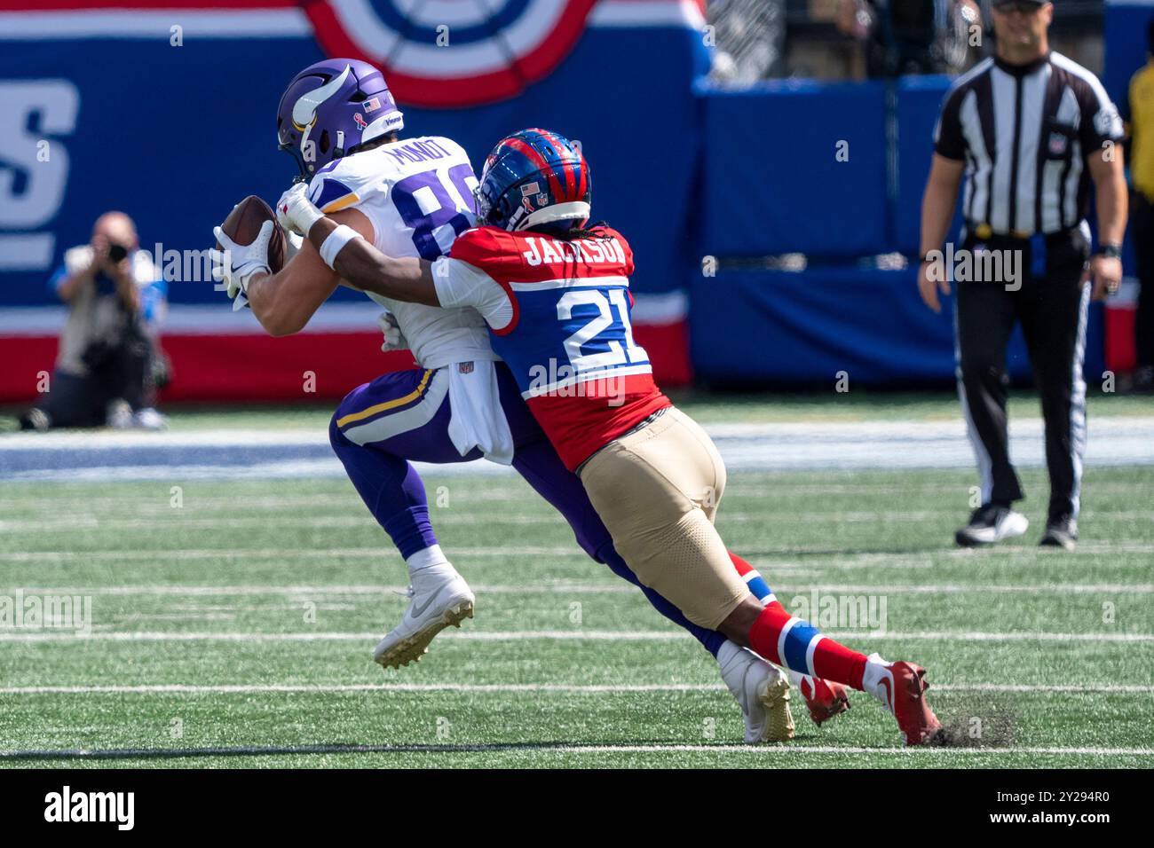 Minnesota vikings tight end hi-res stock photography and images - Alamy