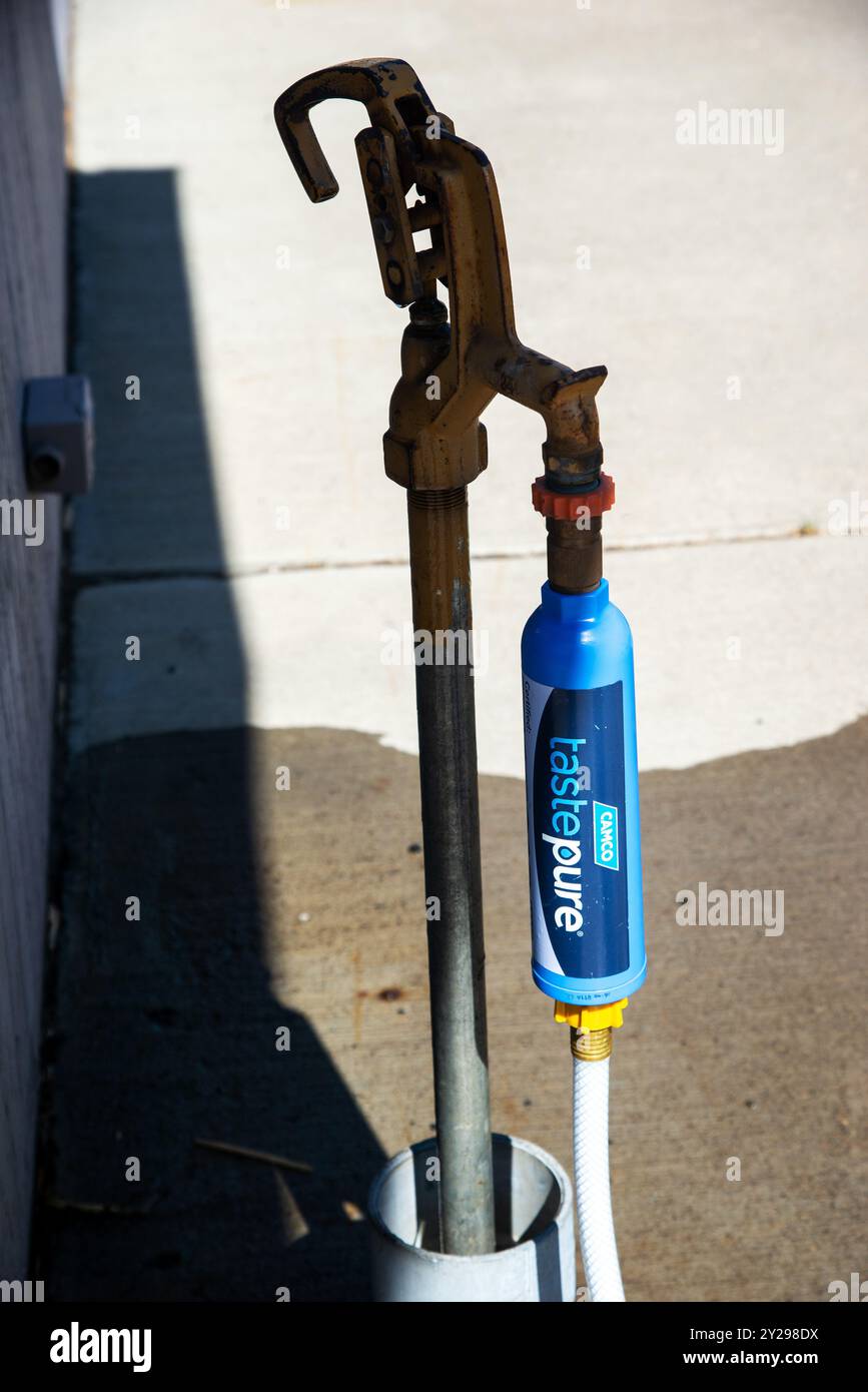 Using a clean chemical free hose to fill a water tank on a Mercedes ...