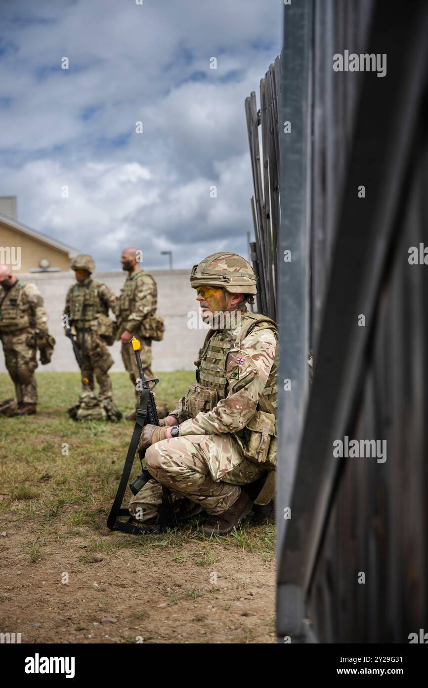 British Army members with the 3rd Battalion, The Royal Anglian Regiment ...