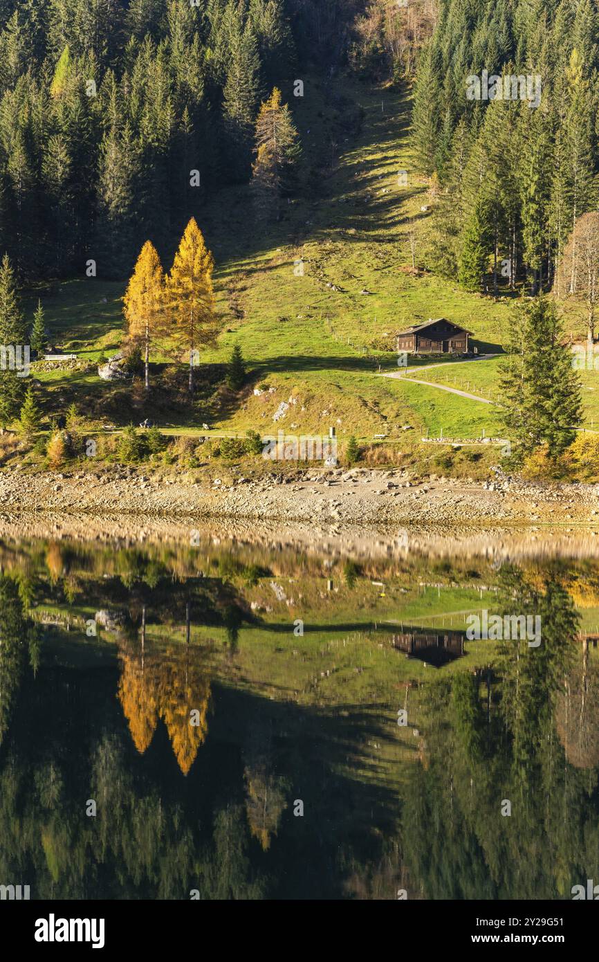 The Vordere Gosausee and the hiking trail around the lake in autumn ...