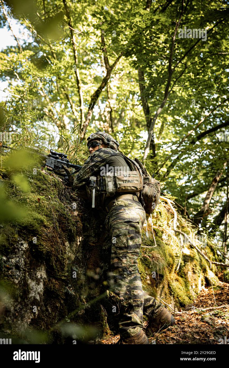 Opposing forces conduct patrols during Saber Junction, a training ...