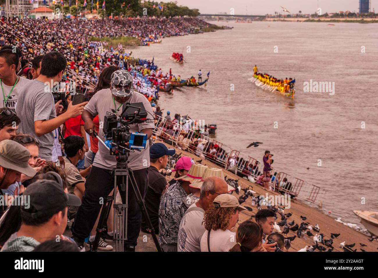 Bon Om Touk, The Cambodian Water Festival, w/ longboat racing on the ...