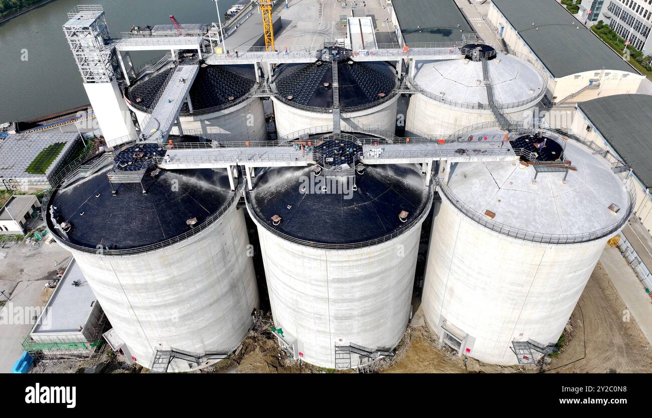 HAI'AN, CHINA - SEPTEMBER 10, 2024 - Workers work at the construction ...