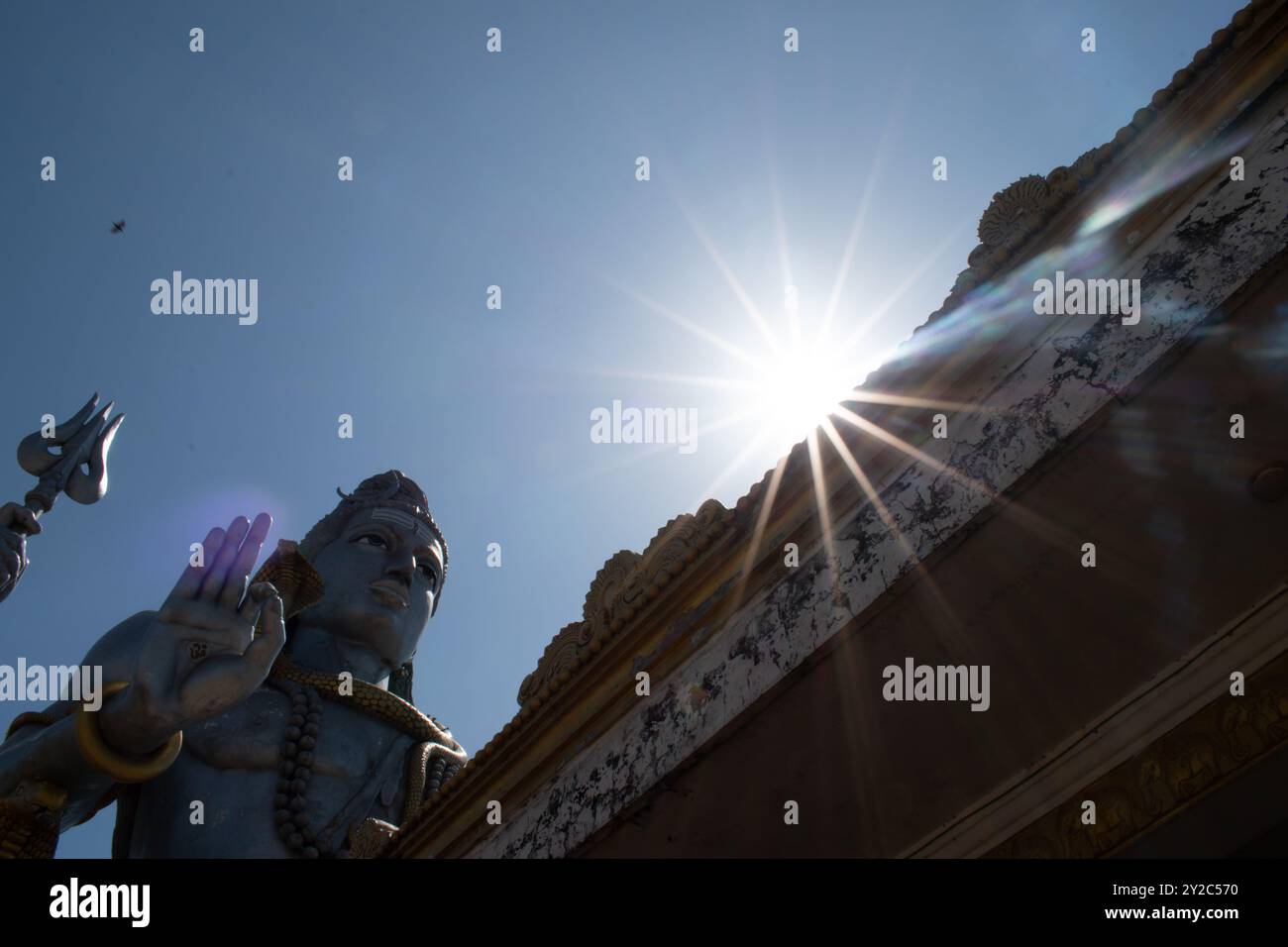Lord shiva statue with Sun rays background and blue sky,Murudeshwar ...