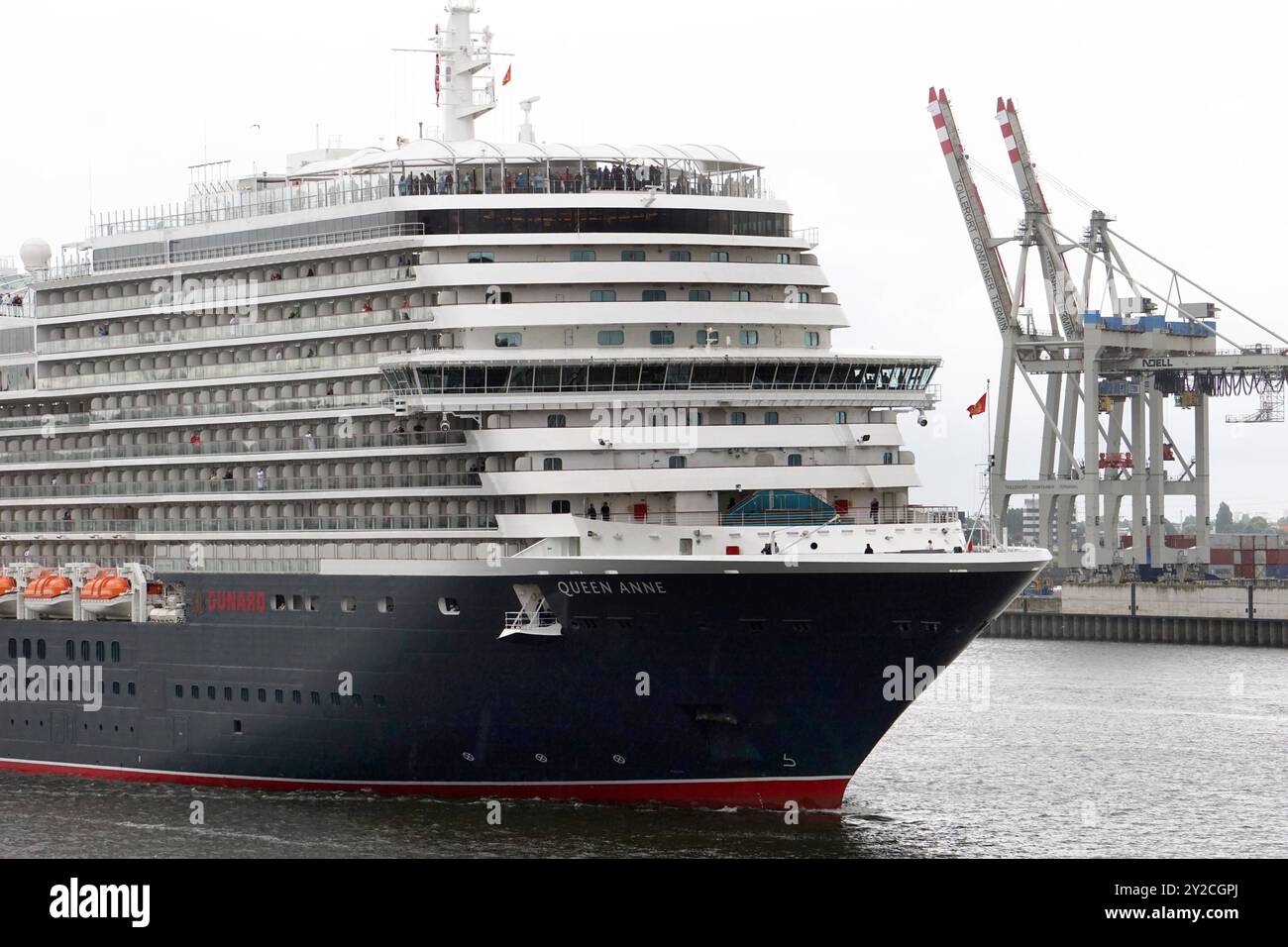 Kreuzfahrt-Kreuzfahrtschiff Queen Anne der Qunard Rederei verlaesst ...