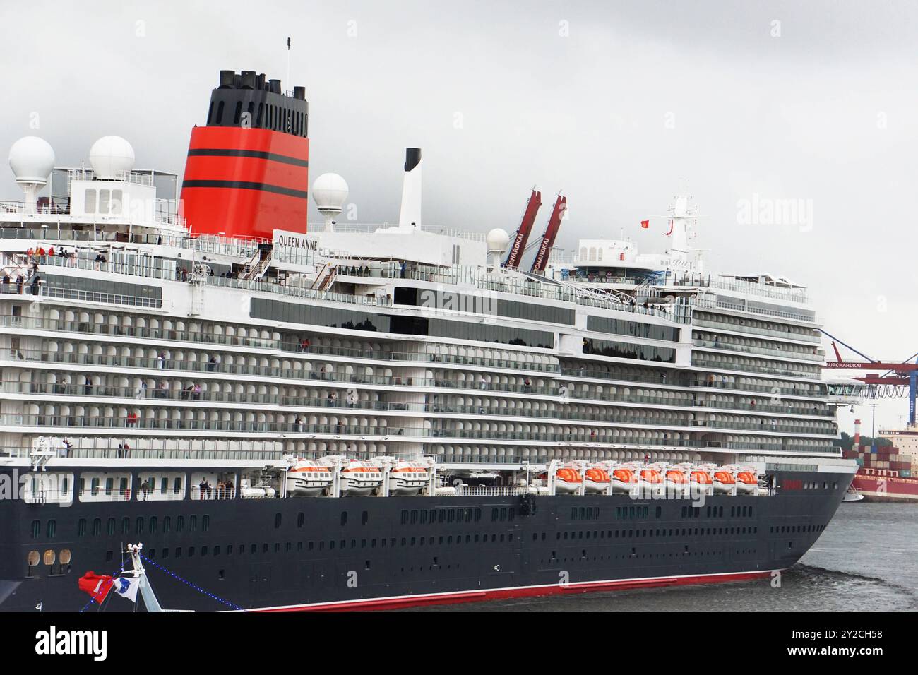 Kreuzfahrt-Kreuzfahrtschiff Queen Anne der Qunard Rederei verlaesst ...