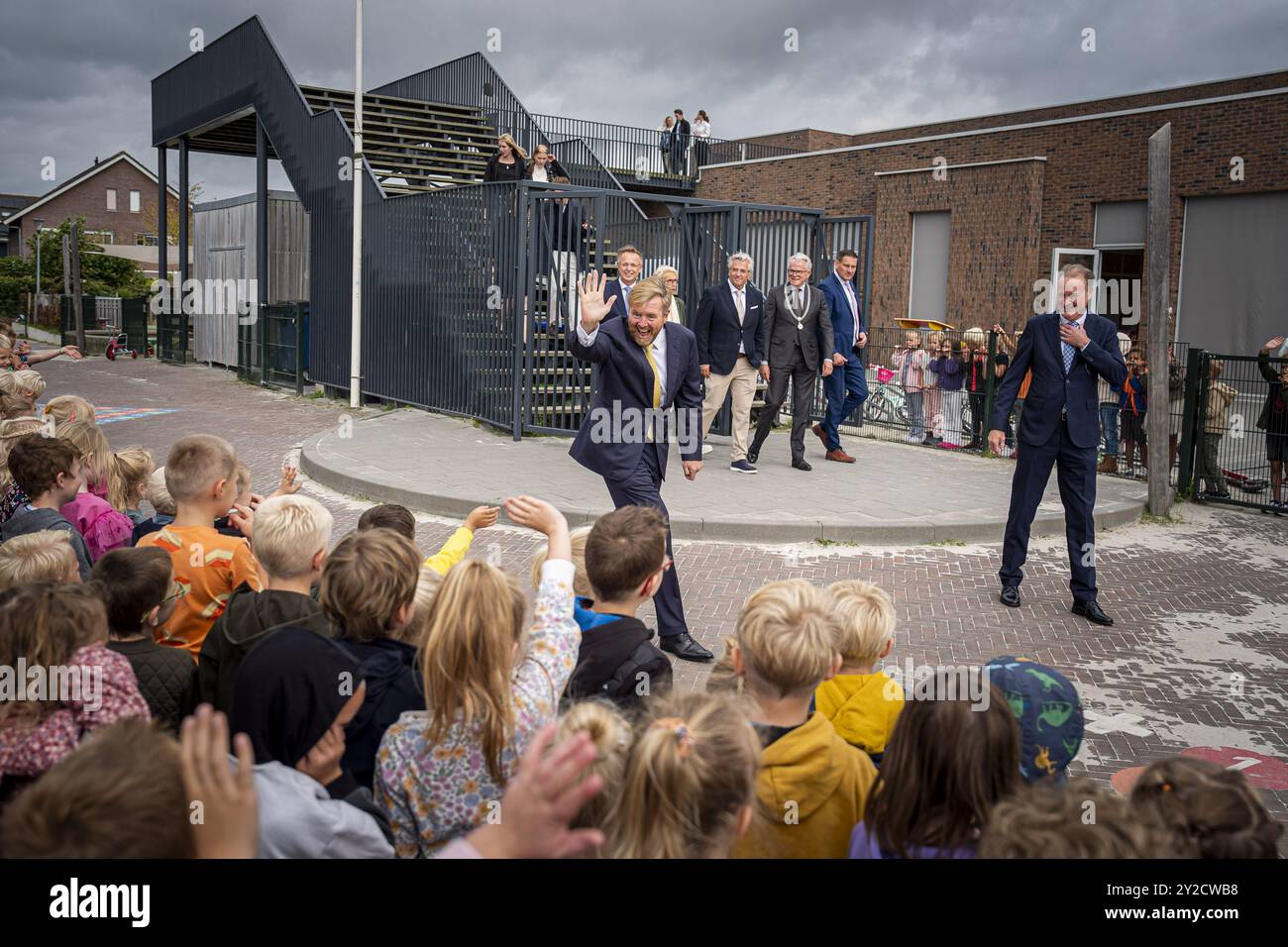 TEN BOER - King Willem-Alexander during a working visit to De Huifkar ...