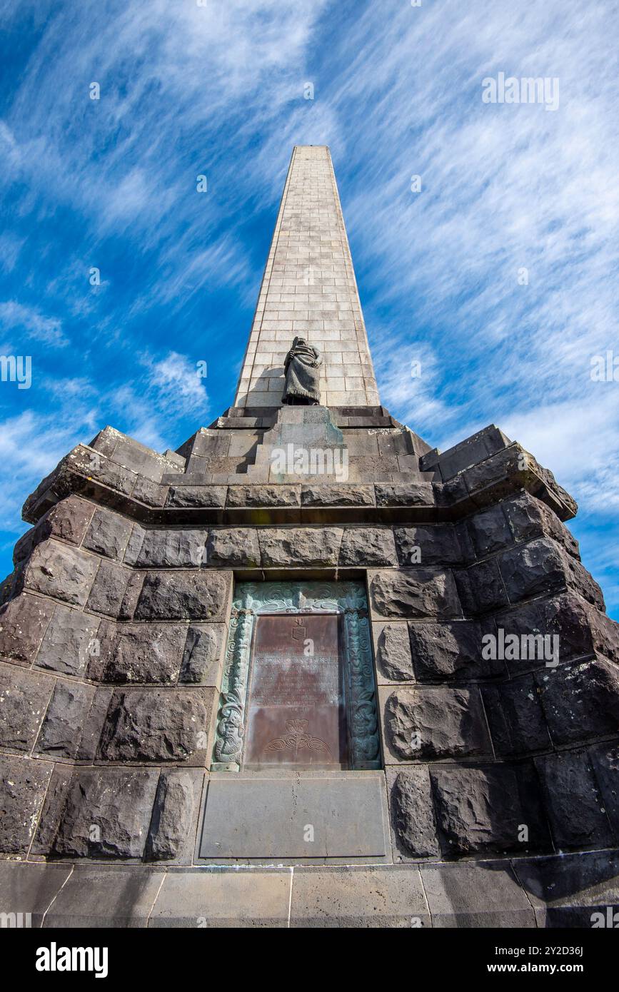 The obelisk monument spire at the top of One Tree Hill in Auckland, New ...