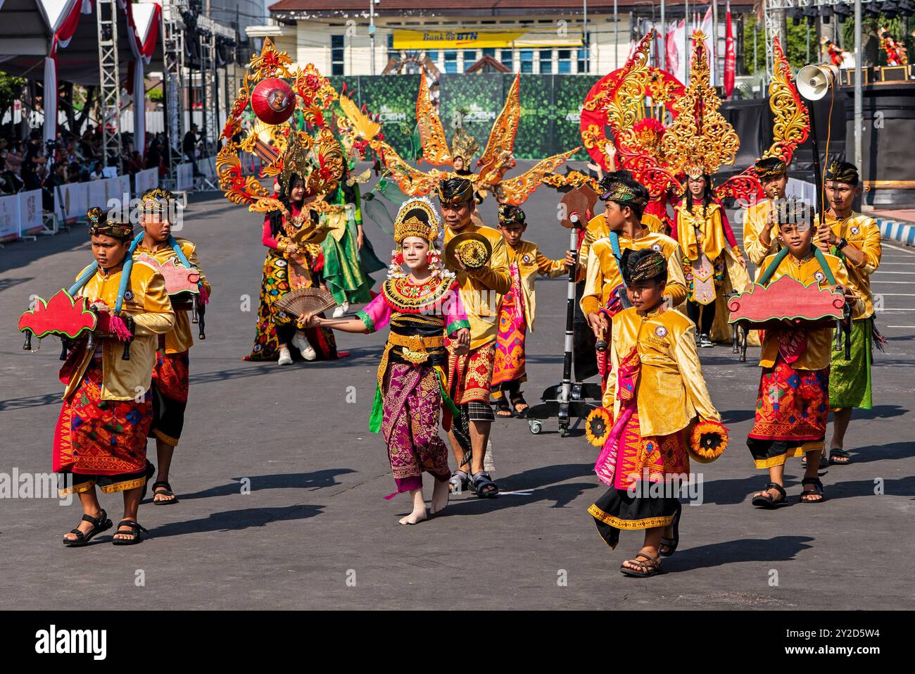 Large group of performers Stock Photo - Alamy