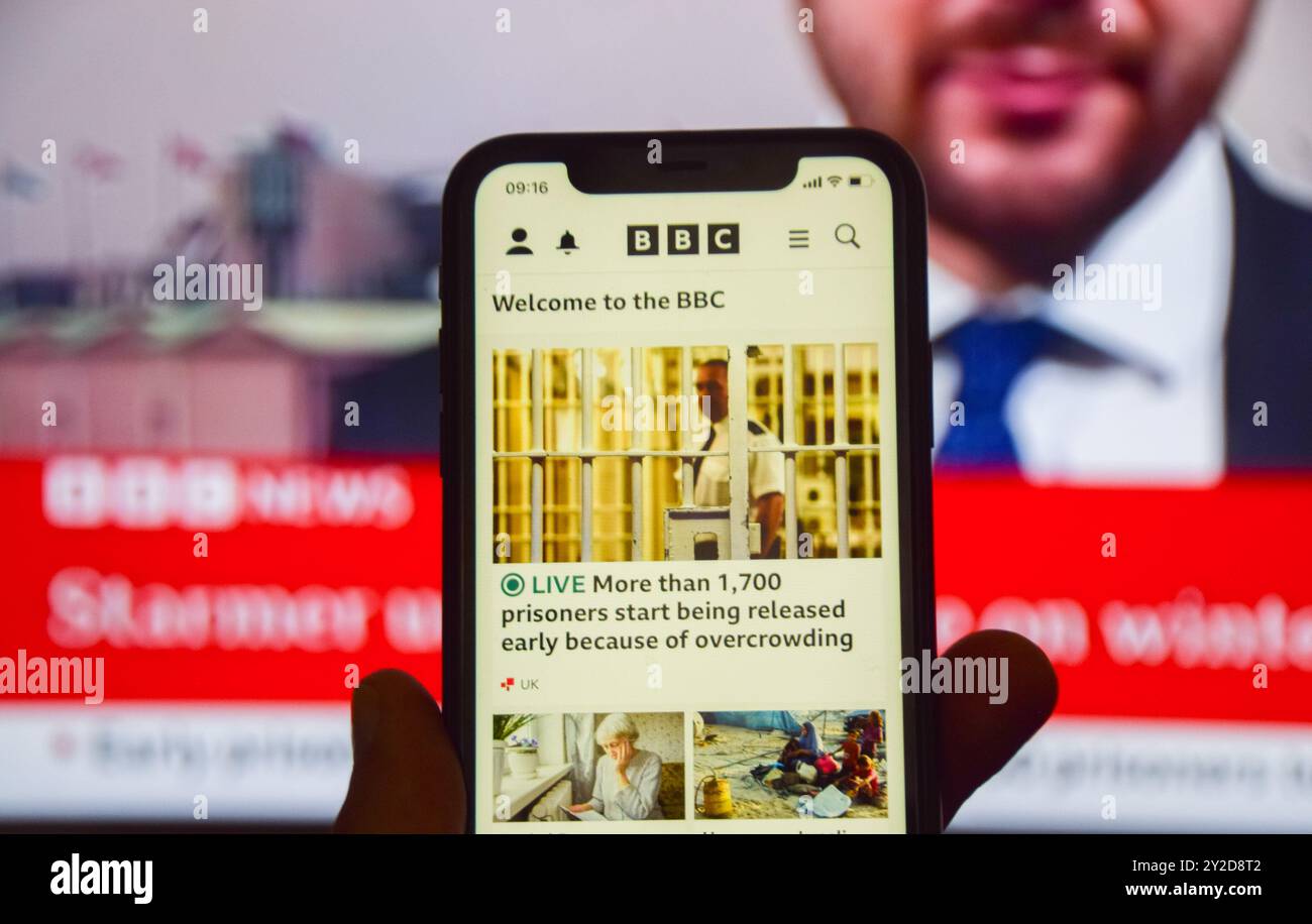 Broadcast tv news displayed hi-res stock photography and images - Alamy