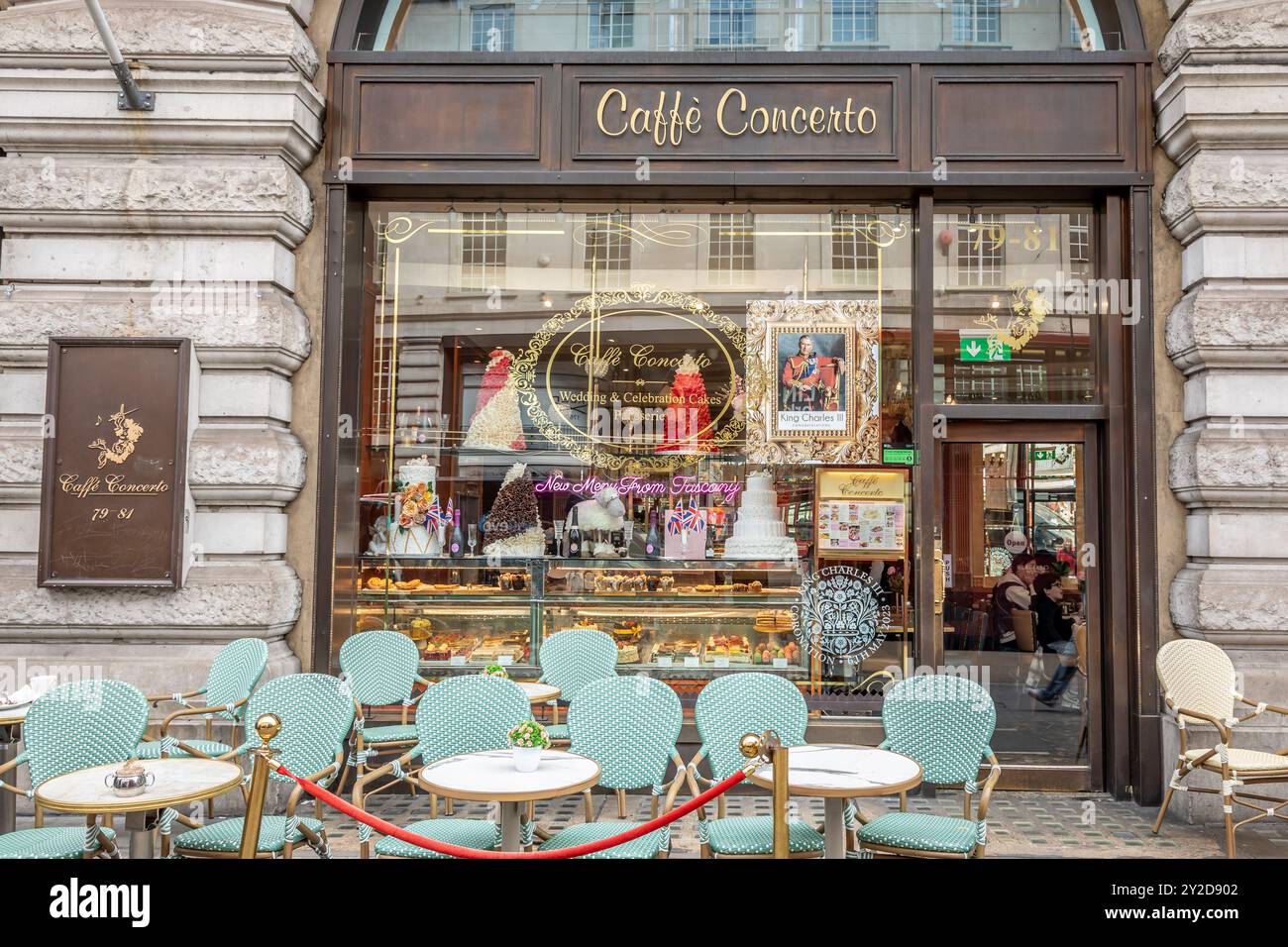 Portrait of london street hi-res stock photography and images - Alamy