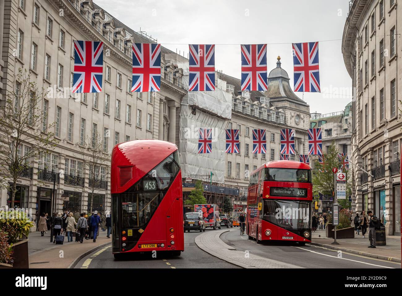 London england uk buses hi-res stock photography and images - Alamy