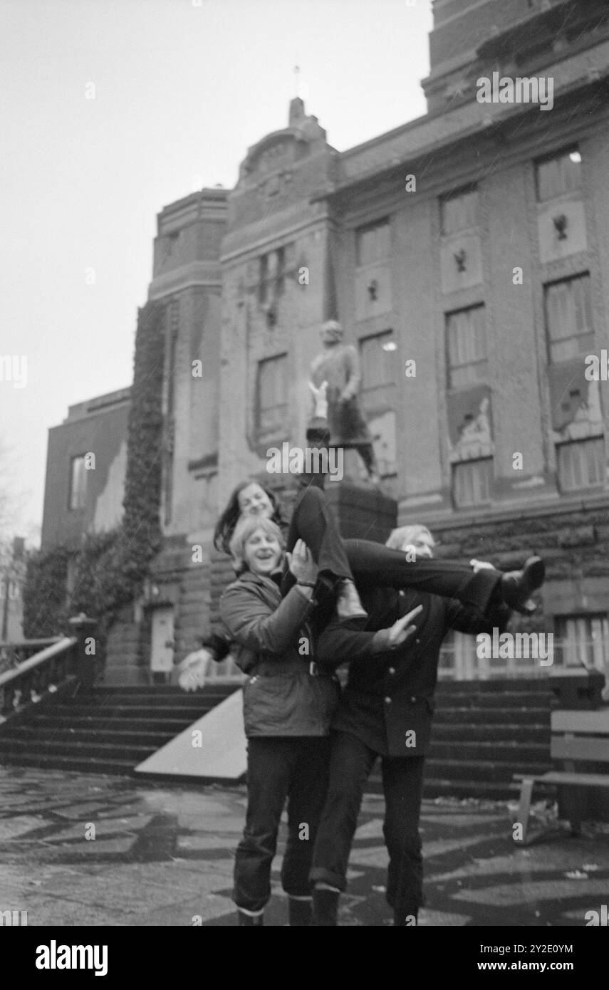 Current 47-3-1970 : The "Hair" dispute. The musical "Hair" - or "Hår ...
