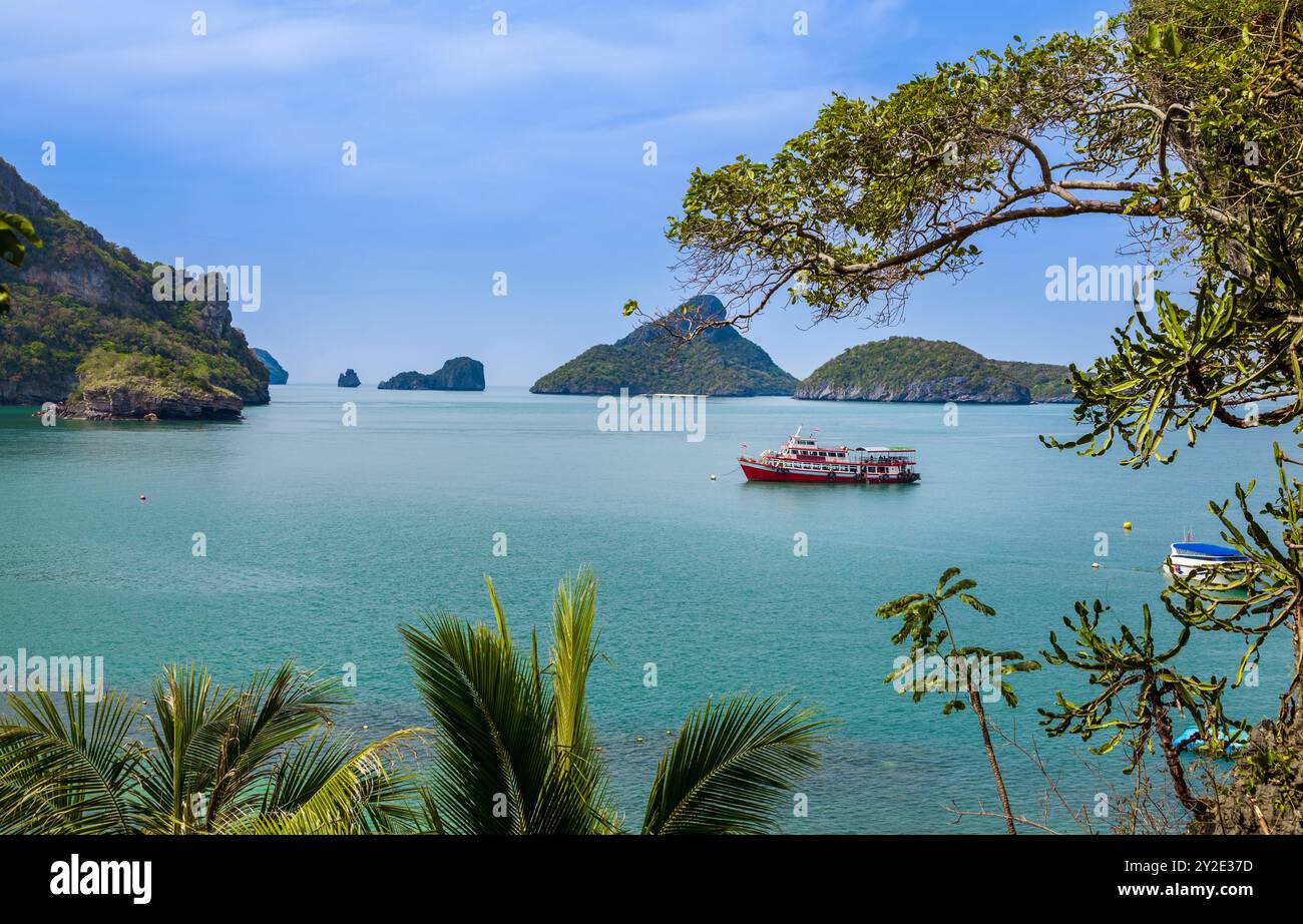 Turquoise waters and a clear blue sky at Mu Ko Ang Thong National ...