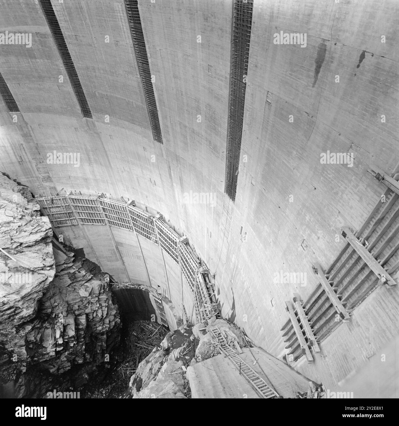 Current 45-10-1968: One watt in every litre.Norway's largest dam ...