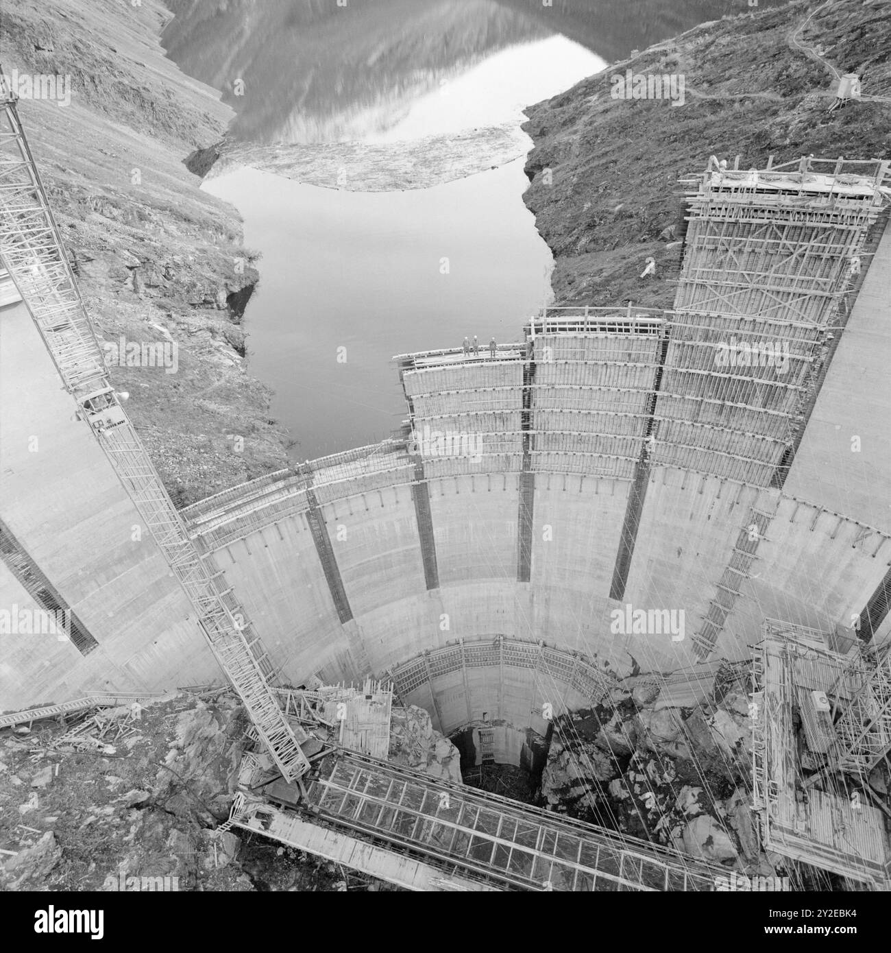 Current 45-10-1968: One watt in every litre.Norway's largest dam ...