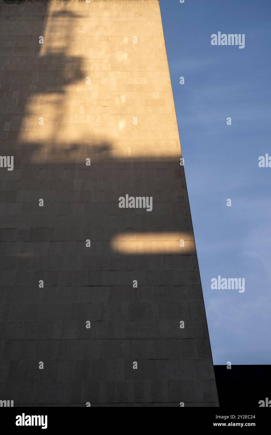 London buildings cast shadow hi-res stock photography and images - Alamy