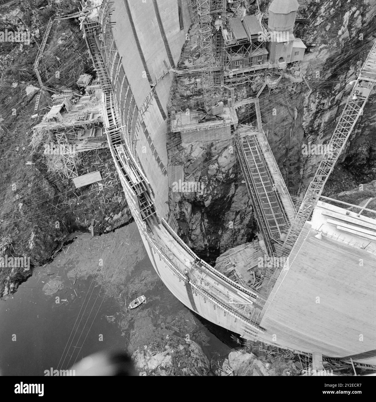 Current 45-10-1968: One watt in every litre.Norway's largest dam ...