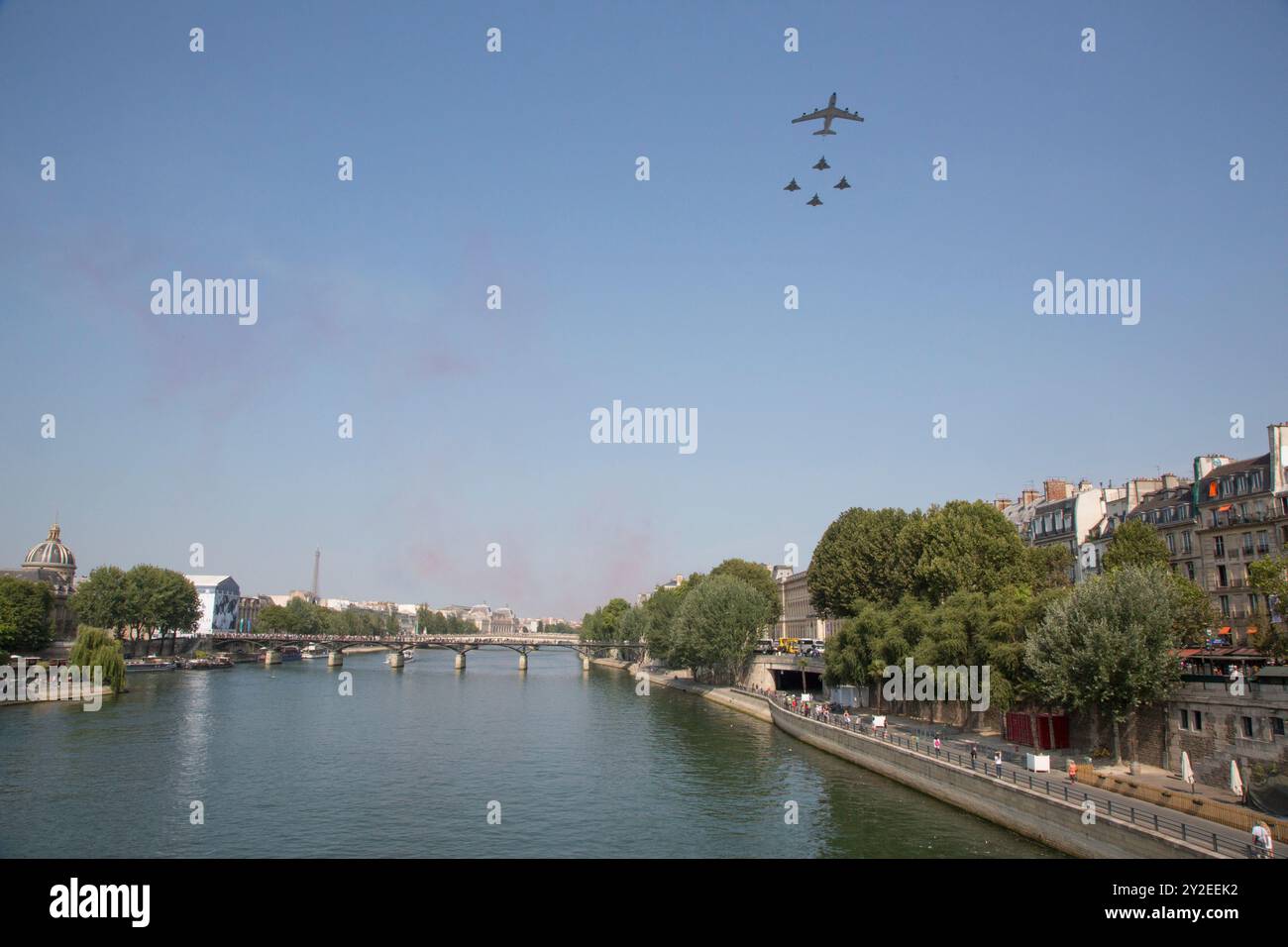 THE JULY 14TH MILITARY PARADE OVER PARIS Stock Photo - Alamy
