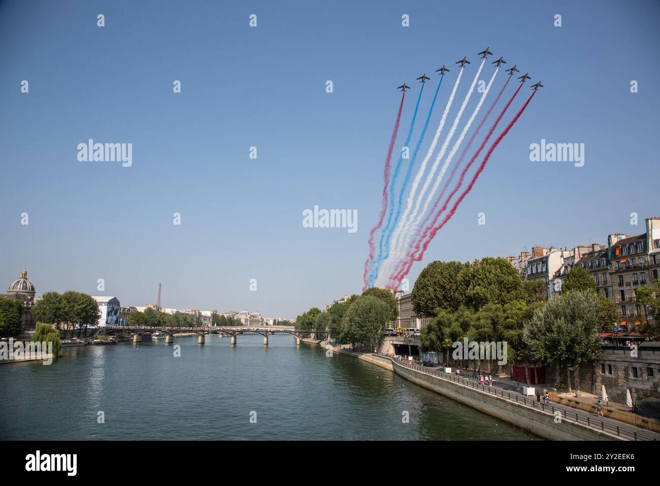 THE JULY 14TH MILITARY PARADE OVER PARIS Stock Photo - Alamy