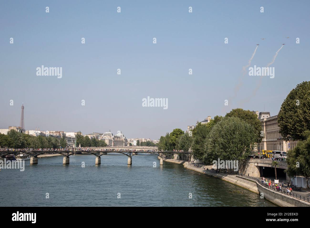 THE JULY 14TH MILITARY PARADE OVER PARIS Stock Photo - Alamy