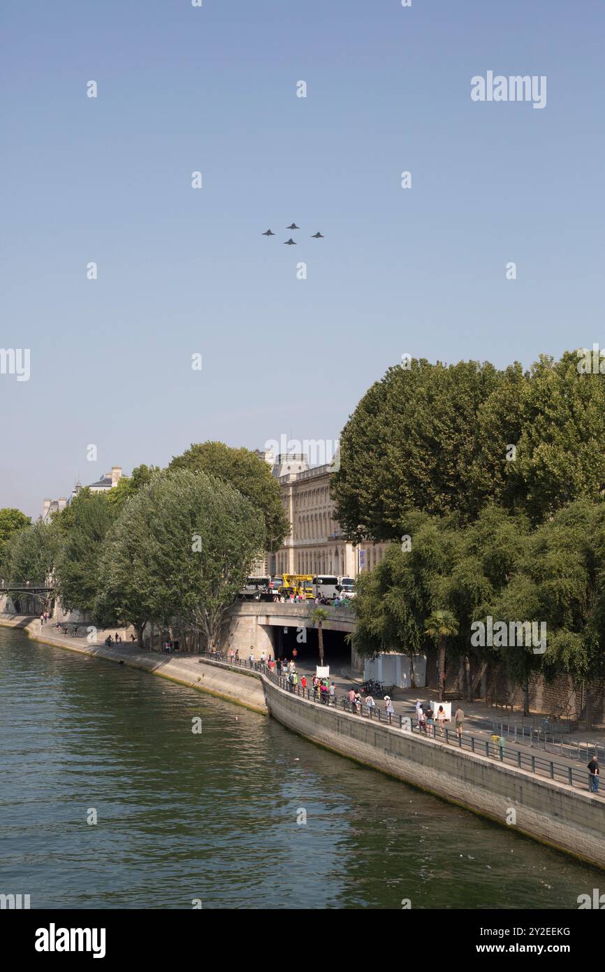 THE JULY 14TH MILITARY PARADE OVER PARIS Stock Photo - Alamy