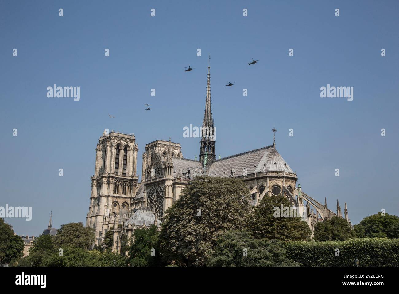 THE JULY 14TH MILITARY PARADE OVER PARIS Stock Photo - Alamy