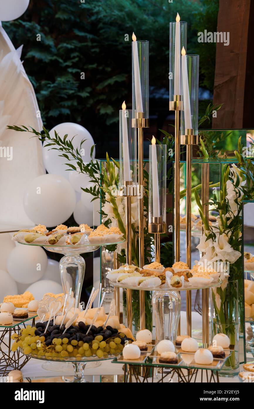 Gold elegant wedding dessert table 60 photos - Astyledwedding.com