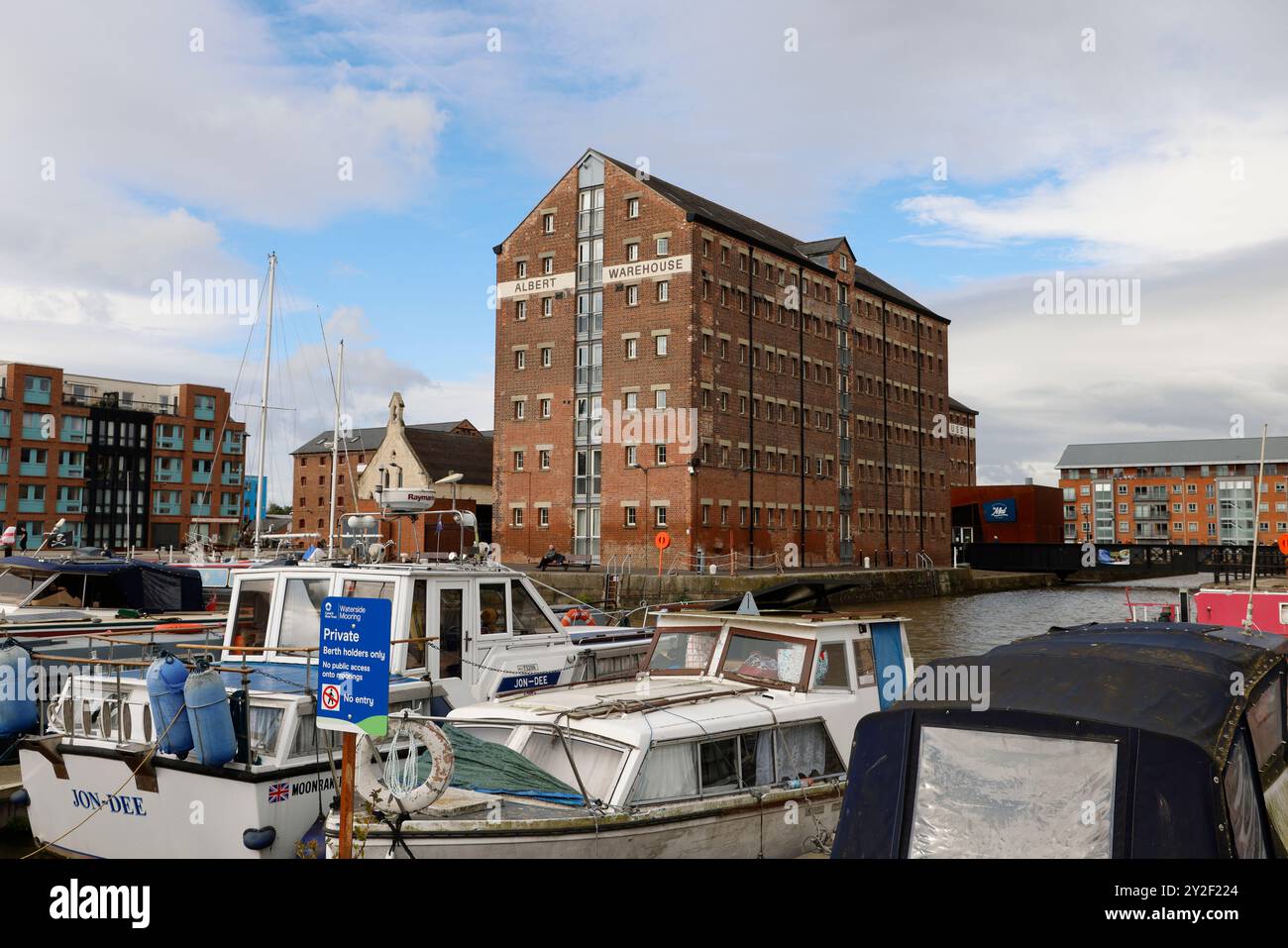 Gloucester Docks, historic docks regeneration, homes, offices, shopping ...