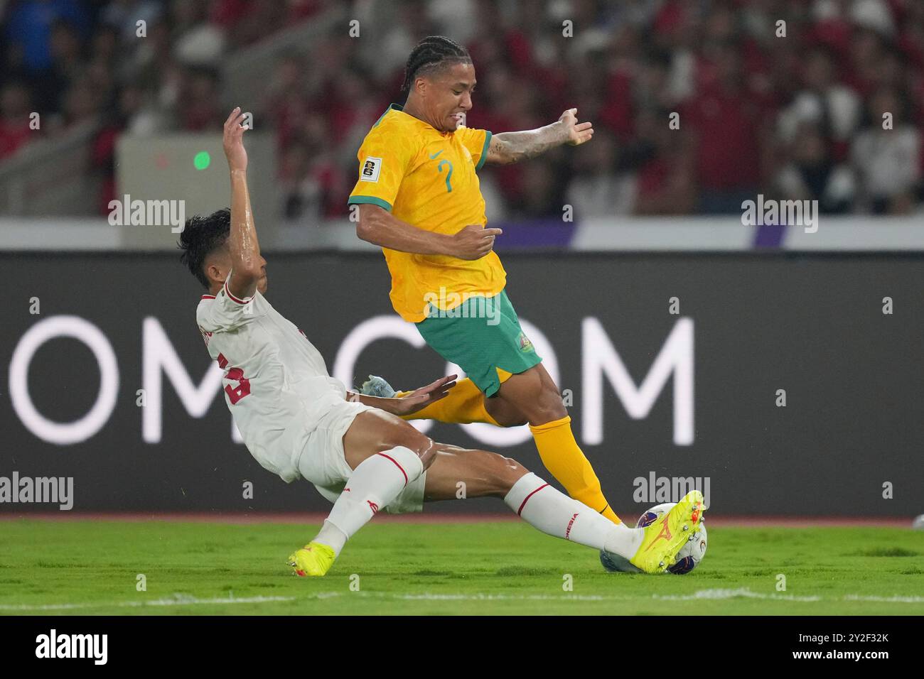Australia's Samuel Silvera, right, battles for the ball against ...