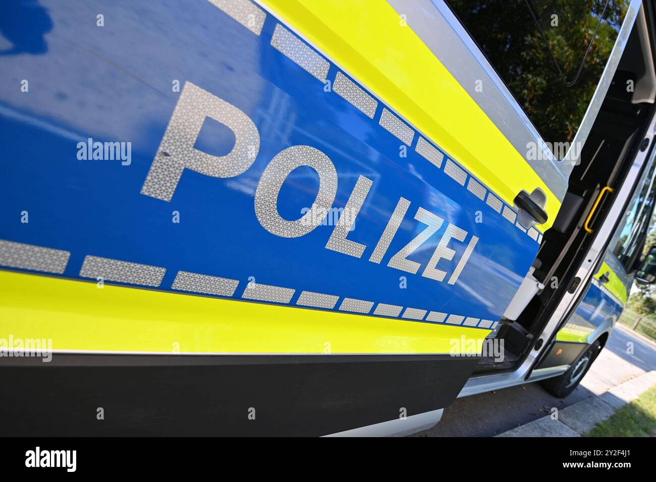 Schriftzug POLIZEI an einem Einsatzwagen. Die Bayerische Grenzpolizei ...