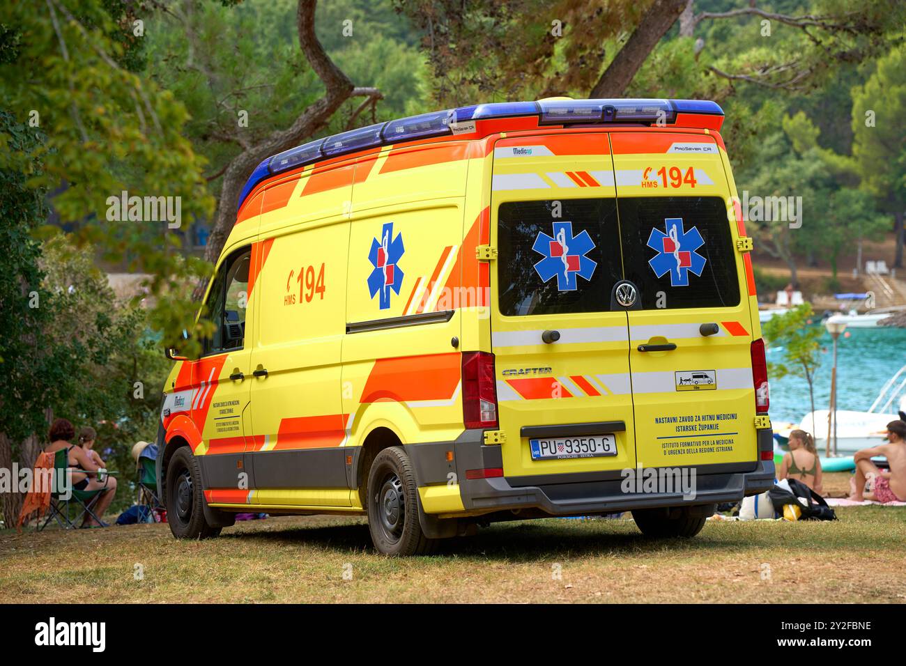 Rettungsdienstpersonal hi-res stock photography and images - Alamy