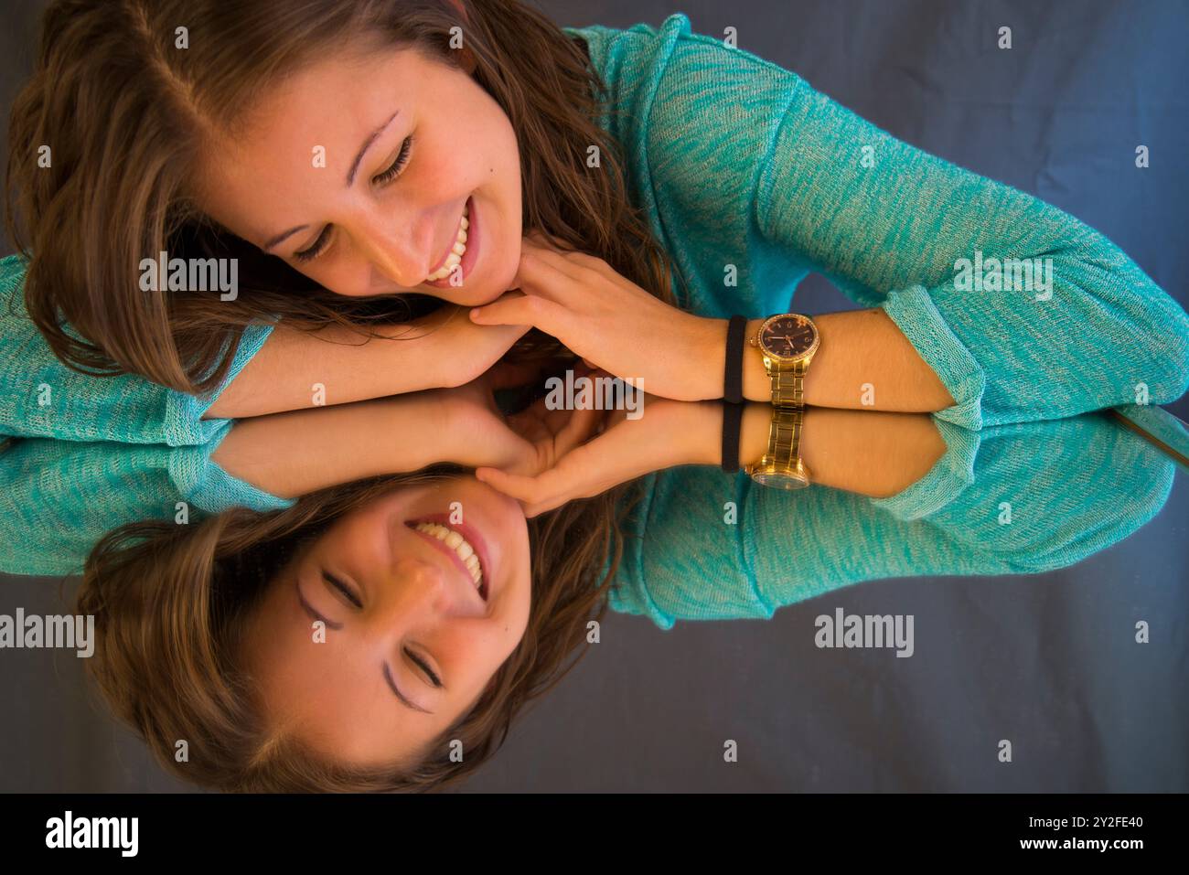 Mujer rubia atractiva hi-res stock photography and images - Alamy