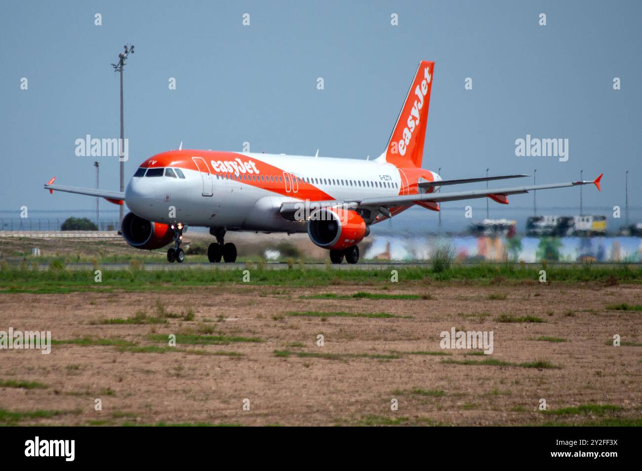 Airbus A320 airliner of the low-cost airline Easyjet at Alicante ...