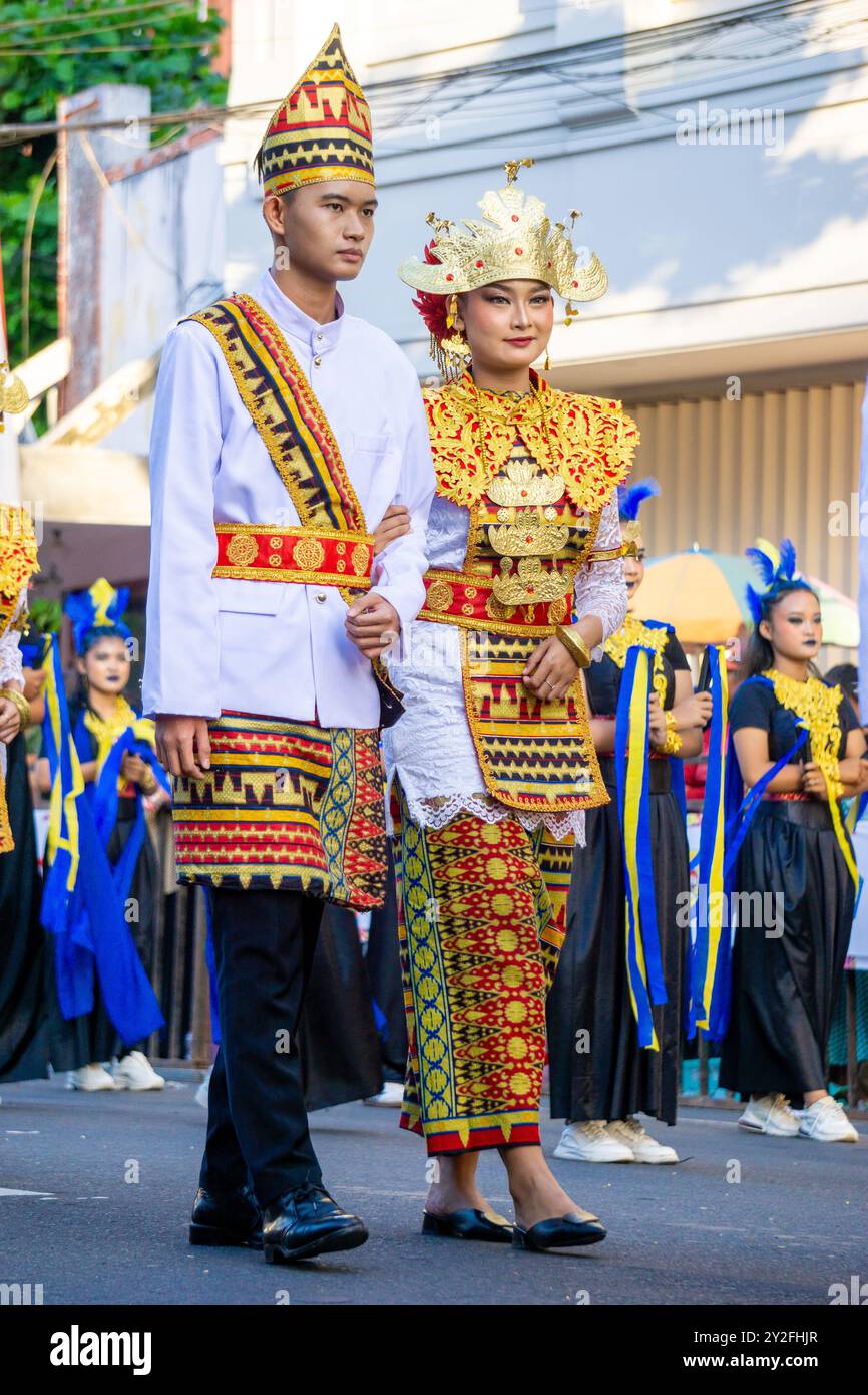 Traditional costume Central Java on the 3rd BEN Carnival Stock Photo - Alamy