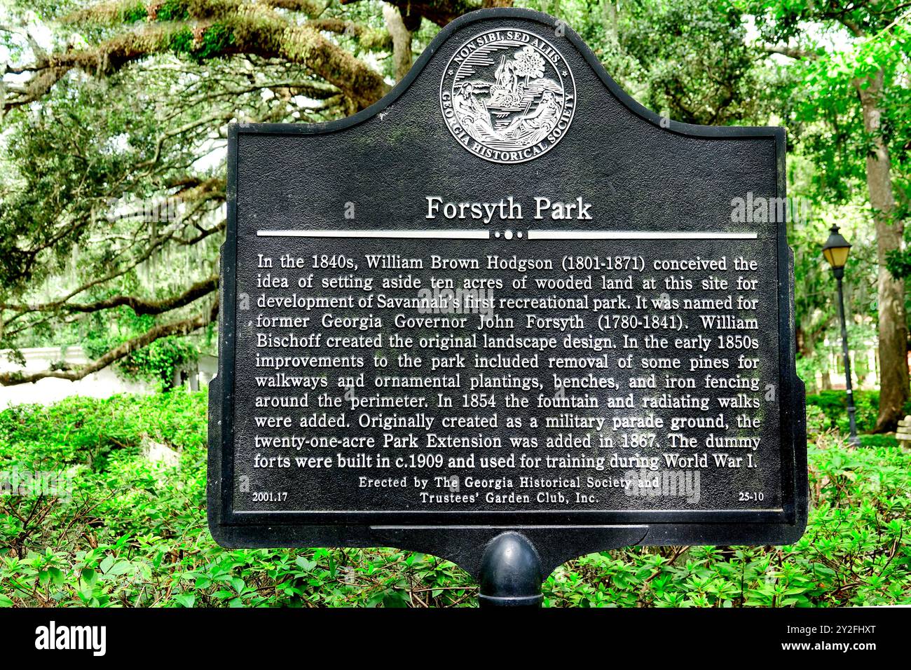 Confederate monument of the Civil War and major general Lafayette ...