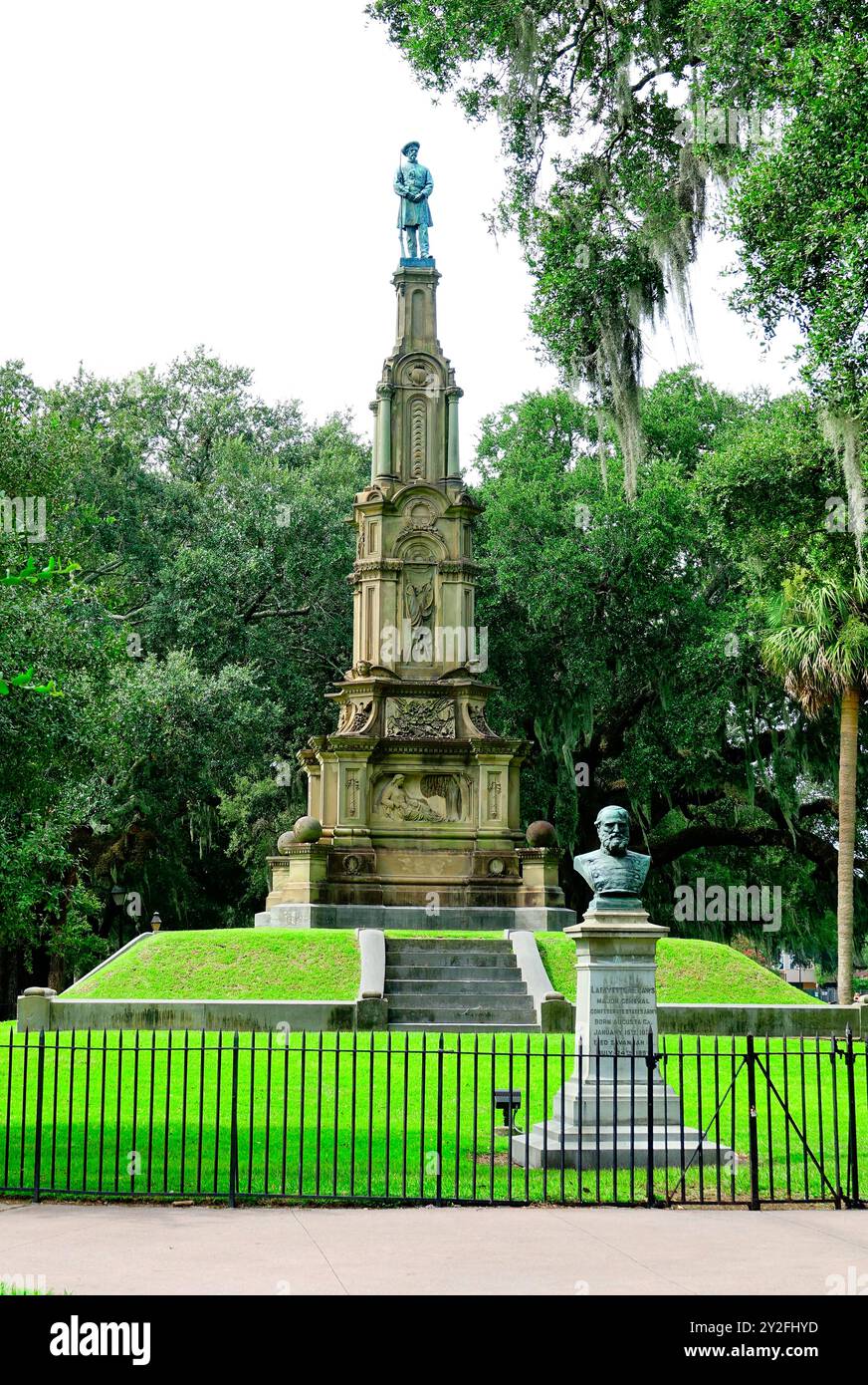 Confederate monument of the Civil War and major general Lafayette ...