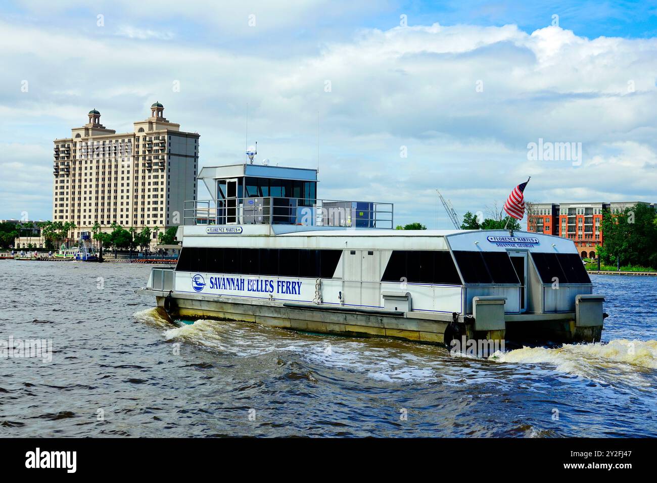 The Savannah Belles Ferry Boat gives free rides on the Savannah River ...