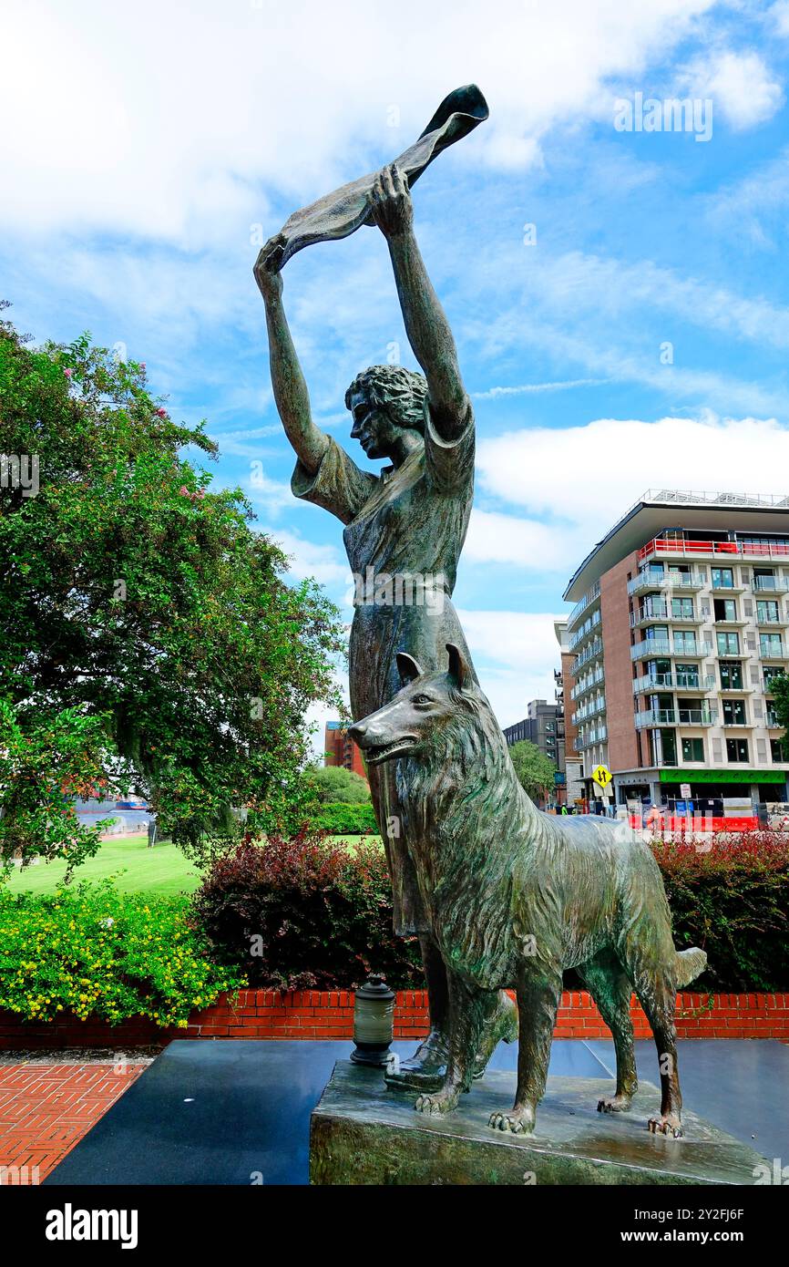 Florence martus sculpture of the Savannah waving girl is on the ...