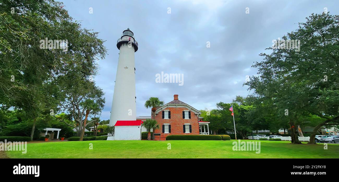 The St. Simons Island Light is a lighthouse on the southern tip of St ...