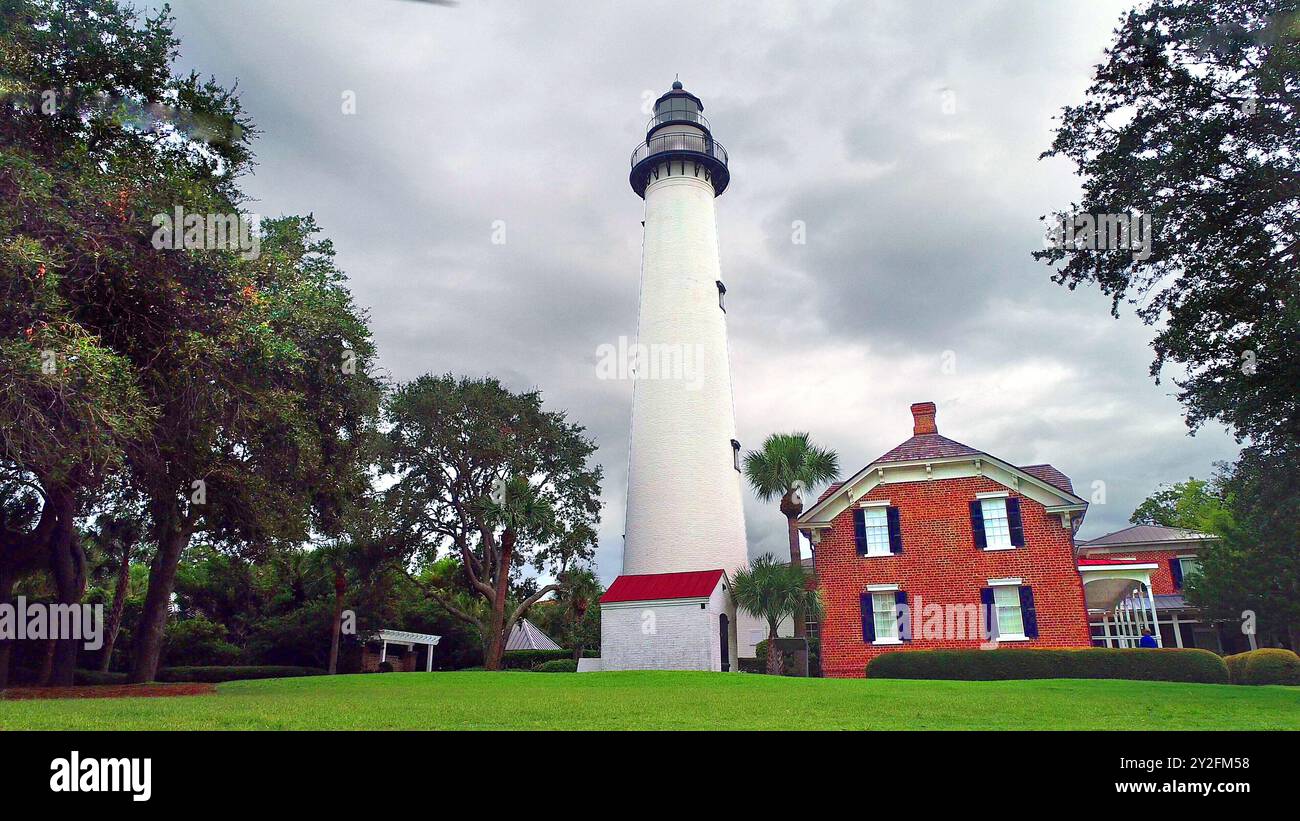 The St. Simons Island Light is a lighthouse on the southern tip of St ...