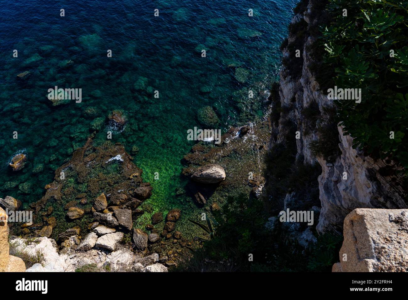 Limestone cliffs, Falaises de calcaire, Bonifacio, Corscia Stock Photo ...