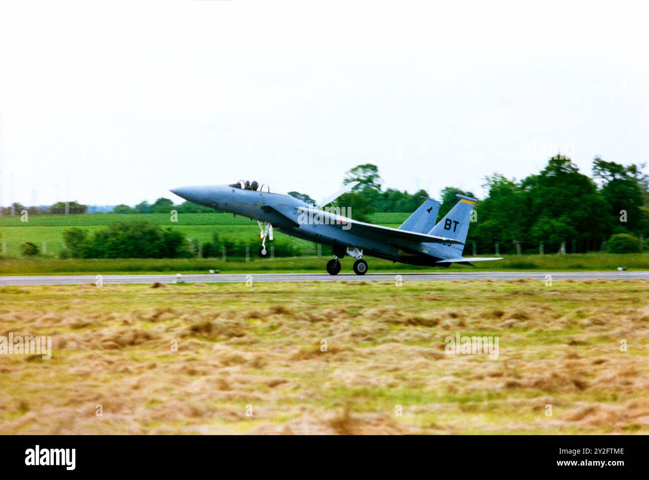 USAF F-15 Eagle fighter jet landing at the RAF Wethersfield airshow in ...