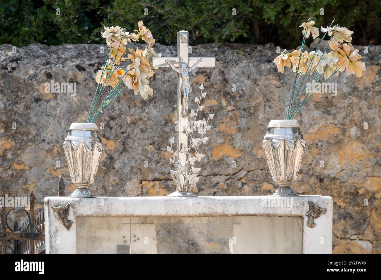 Greek orthodox graveyard cemetery hi-res stock photography and images ...