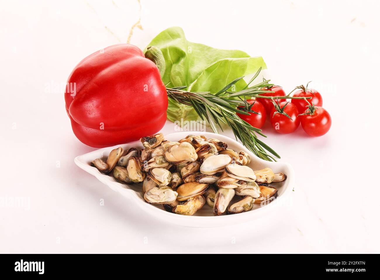 Marinated unshell mussels in the bowl Stock Photo - Alamy