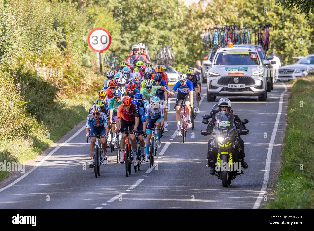 Tour of Britain 2024 - Stage 6 Lowestoft to Felixstowe (158km) - leading cyclists incl stage ...