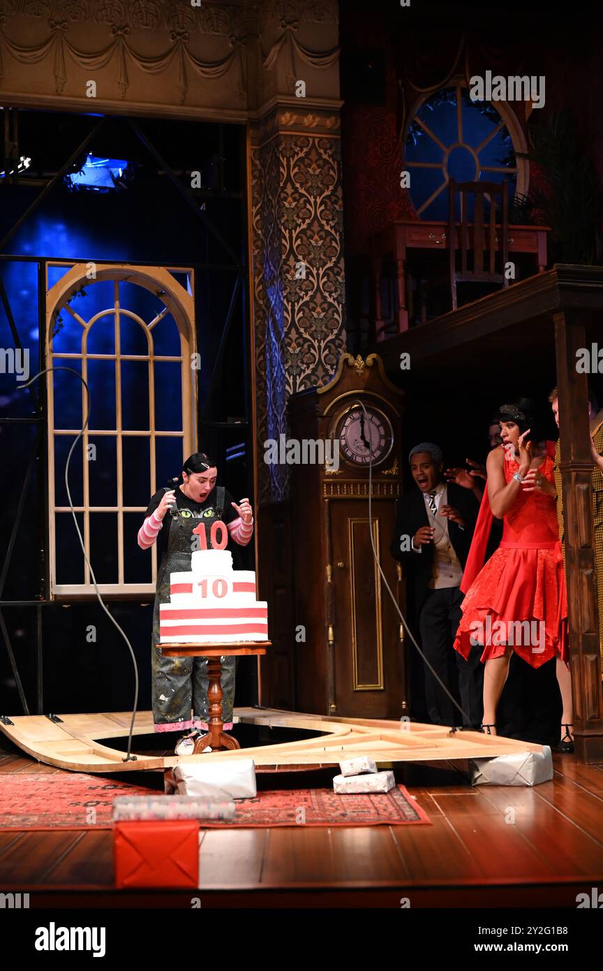 The Play That Goes Wrong, the Olivier and Tony Award-winning smash hit ...