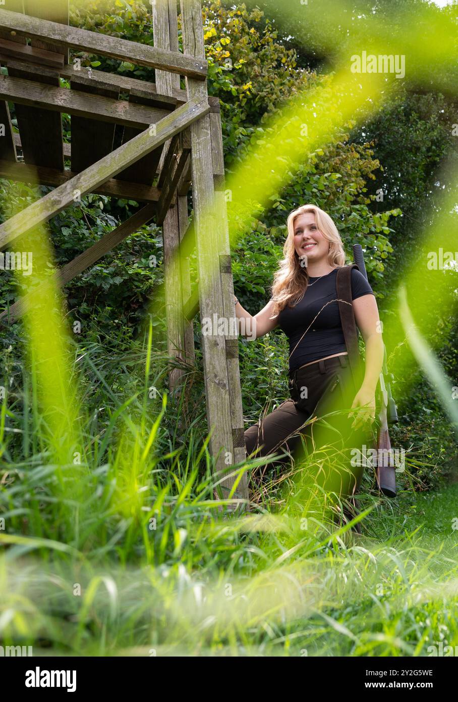 Uelzen, Germany. 20th Aug, 2024. Marie Teppe stands at a high seat with ...