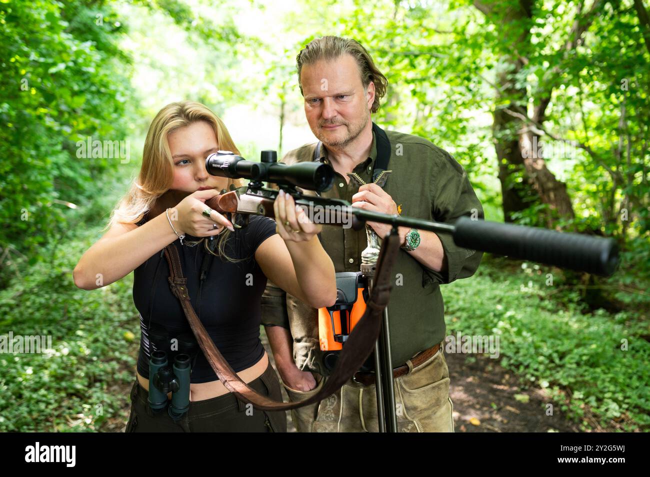 Uelzen, Germany. 20th Aug, 2024. Marie (l) stands next to her father ...